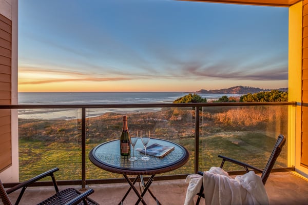 Sunsets at the Shoreline | 3 Bedroom Condo in Newport, OR | Meredith ...